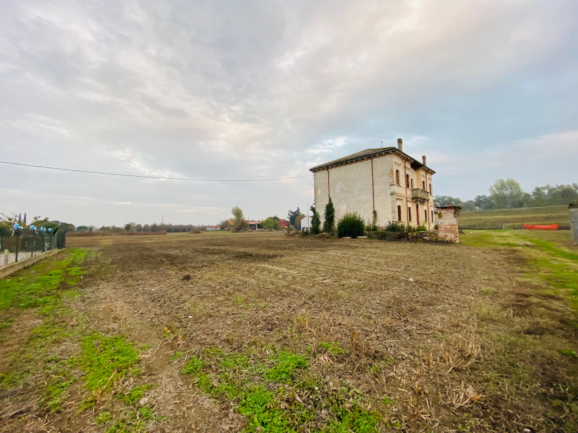 Fabbricato rurale con terreno agricolo - Gesticasa